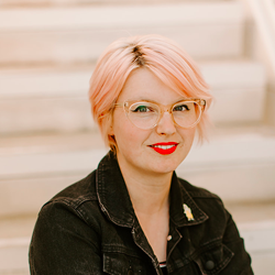 Monica Froese | Digital Product and Sales Funnel Expert